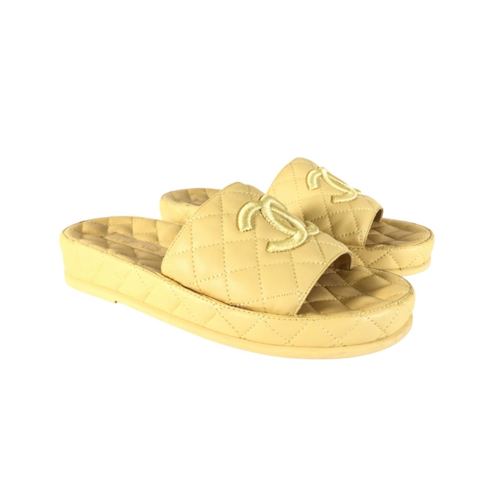 Chanel CC Logo Slides - Luxe Du Jour
